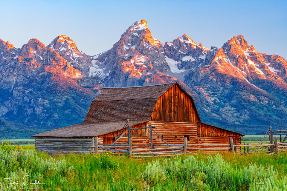 Barn & Alpenglow on Mormon Row | Grand Teton National Park, Wyoming ...